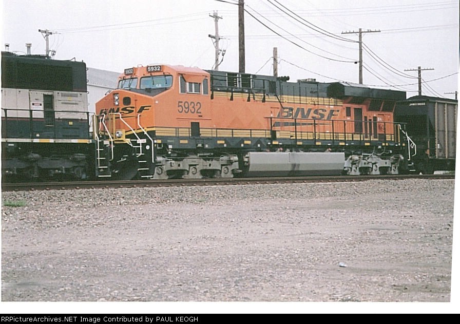 BNSF 5932 heads east towards Kansas City at Carlin Junction.
